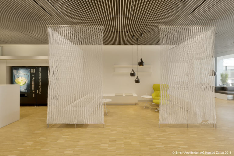 Bürogebäude mit Mitarbeiterrestaurant - AIG