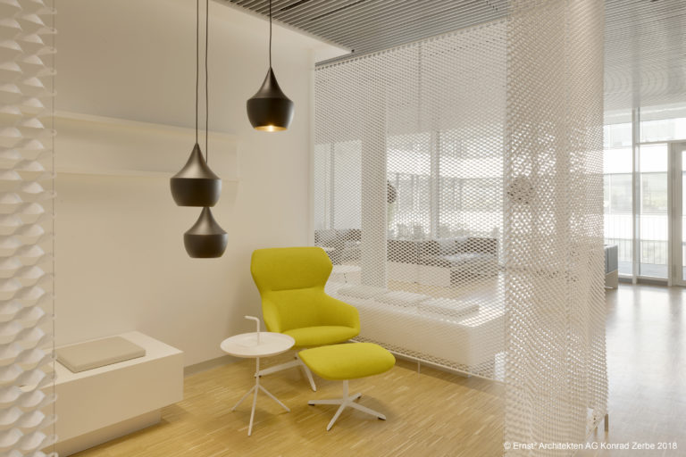 Bürogebäude mit Mitarbeiterrestaurant - AIG