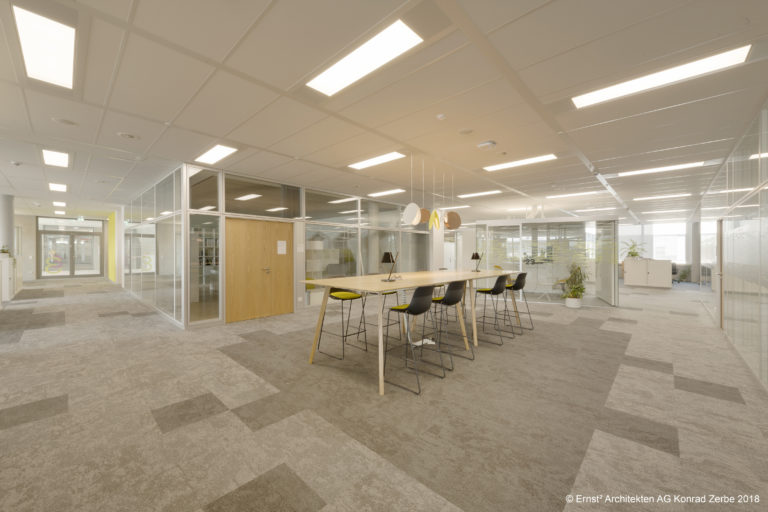 Bürogebäude mit Mitarbeiterrestaurant - AIG