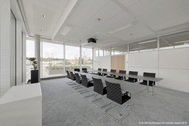 Bürogebäude mit Mitarbeiterrestaurant - AIG